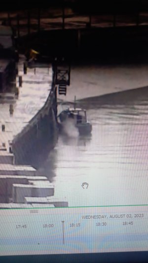 Boat trapped between Ship and Quay at Mistley! | YBW Forum